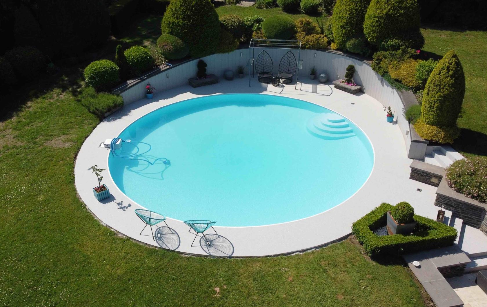 Piscine extérieure ronde à Bastogne | Piscines Ondine