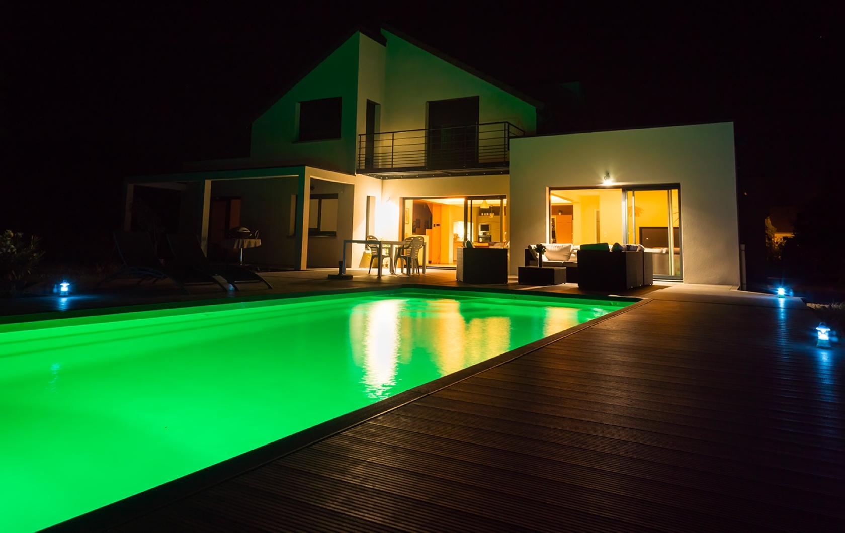 Bien choisir son éclairage de piscine | Piscines Ondine